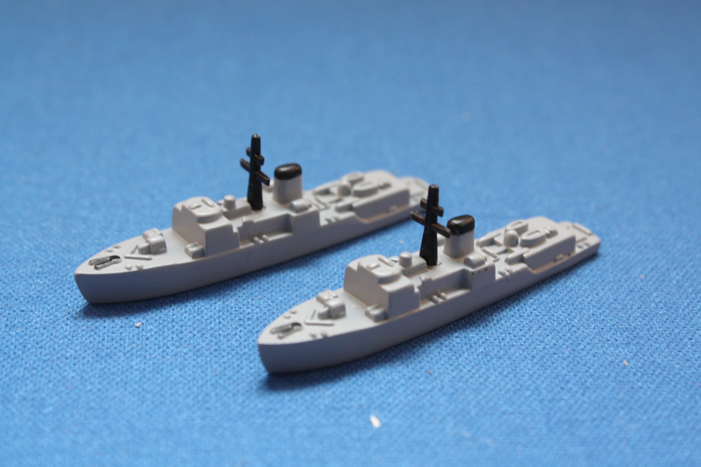 Hunt class minehunters no pennant numbers Royal Navy Triang Minic Ships ...