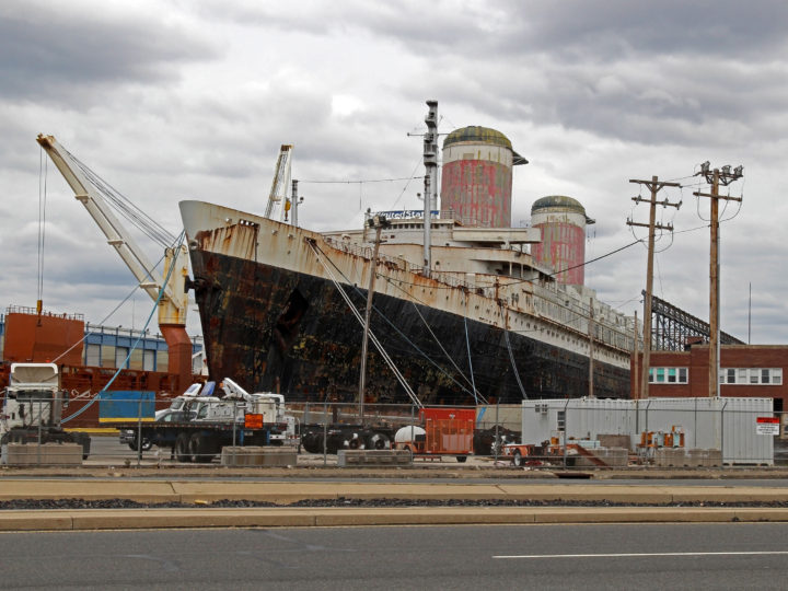 SS United States, Pier 82 Philadelphia, USA - CN Collectables