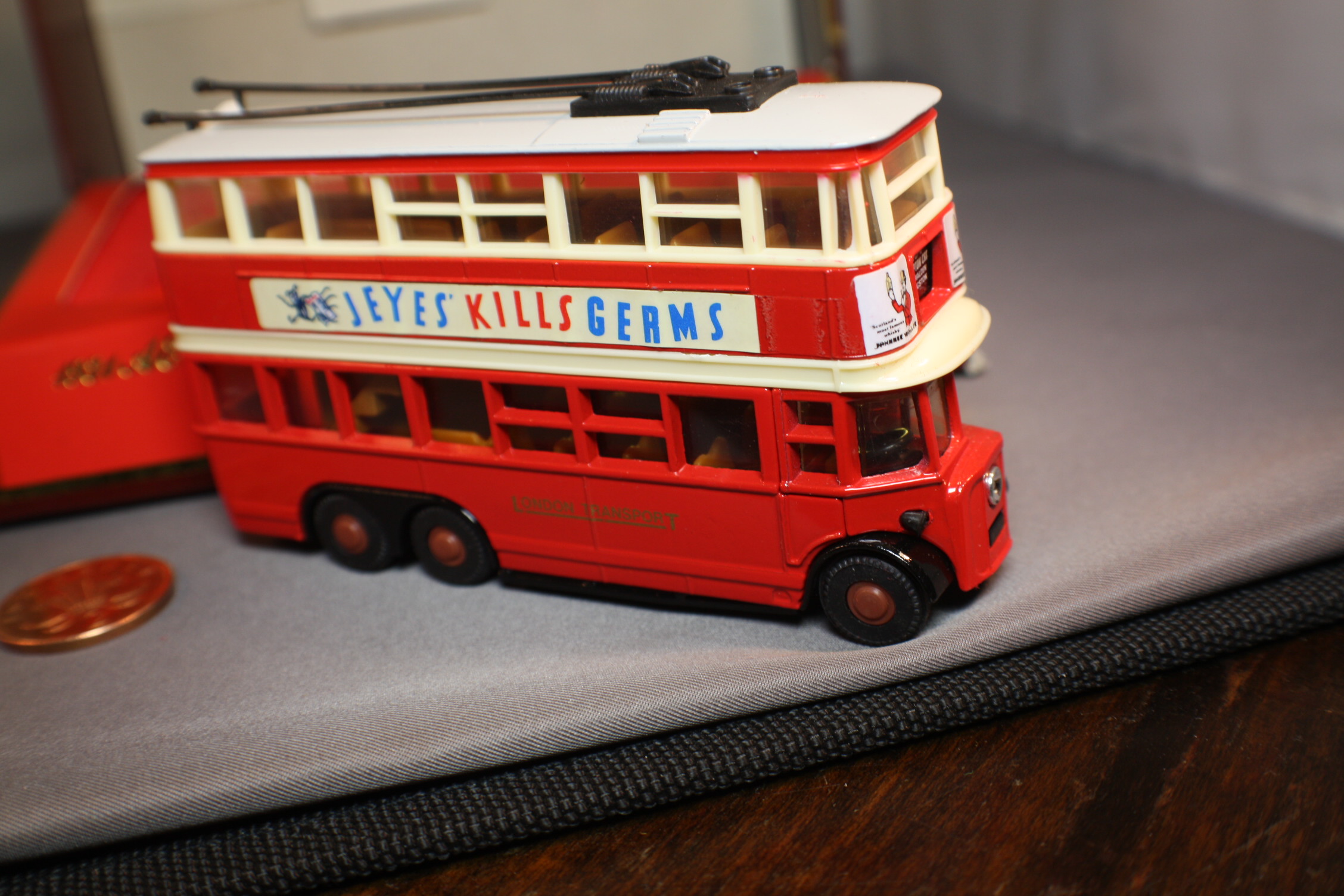 Diddler 6 wheeler Trolleybus in London Transport Livery, from 1934 ...