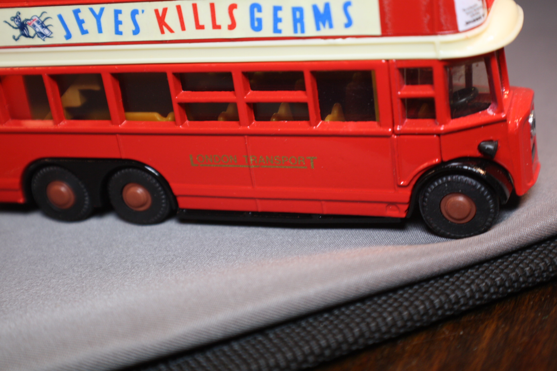 Diddler 6 wheeler Trolleybus in London Transport Livery, from 1934 ...