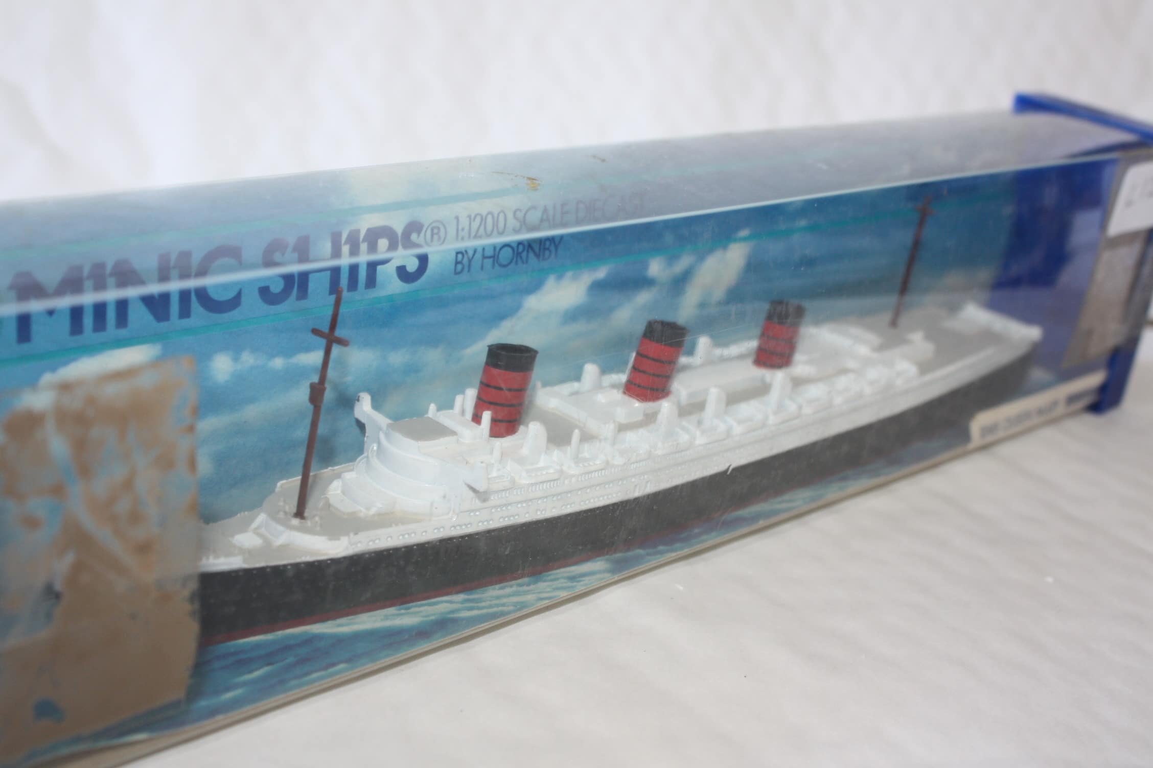 RMS Queen Mary M703, Triang Minic Ships 2nd Series Boxed. - CN Collectables