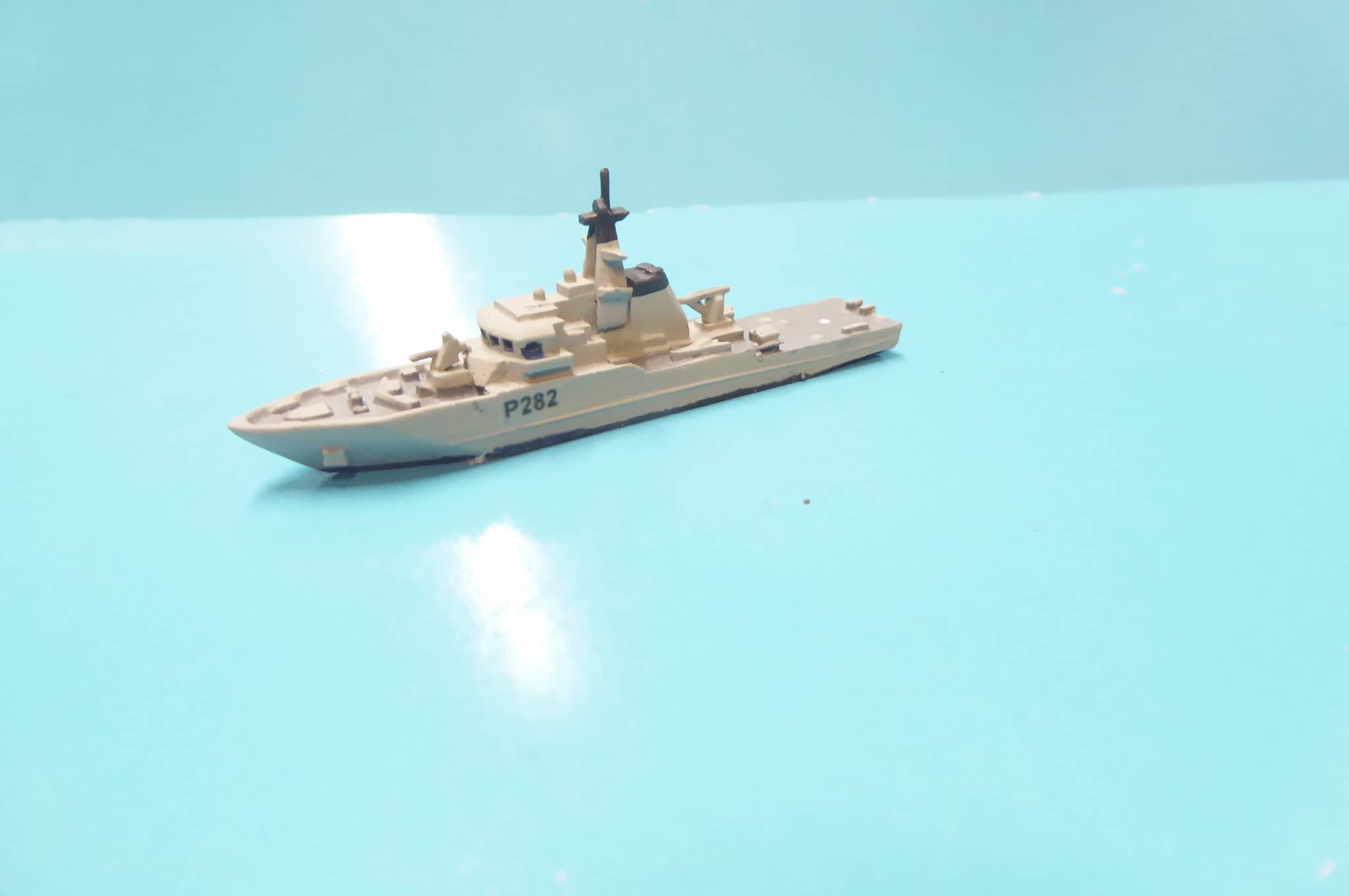 HMS Severn River Class Ship. P282 - CN Collectables